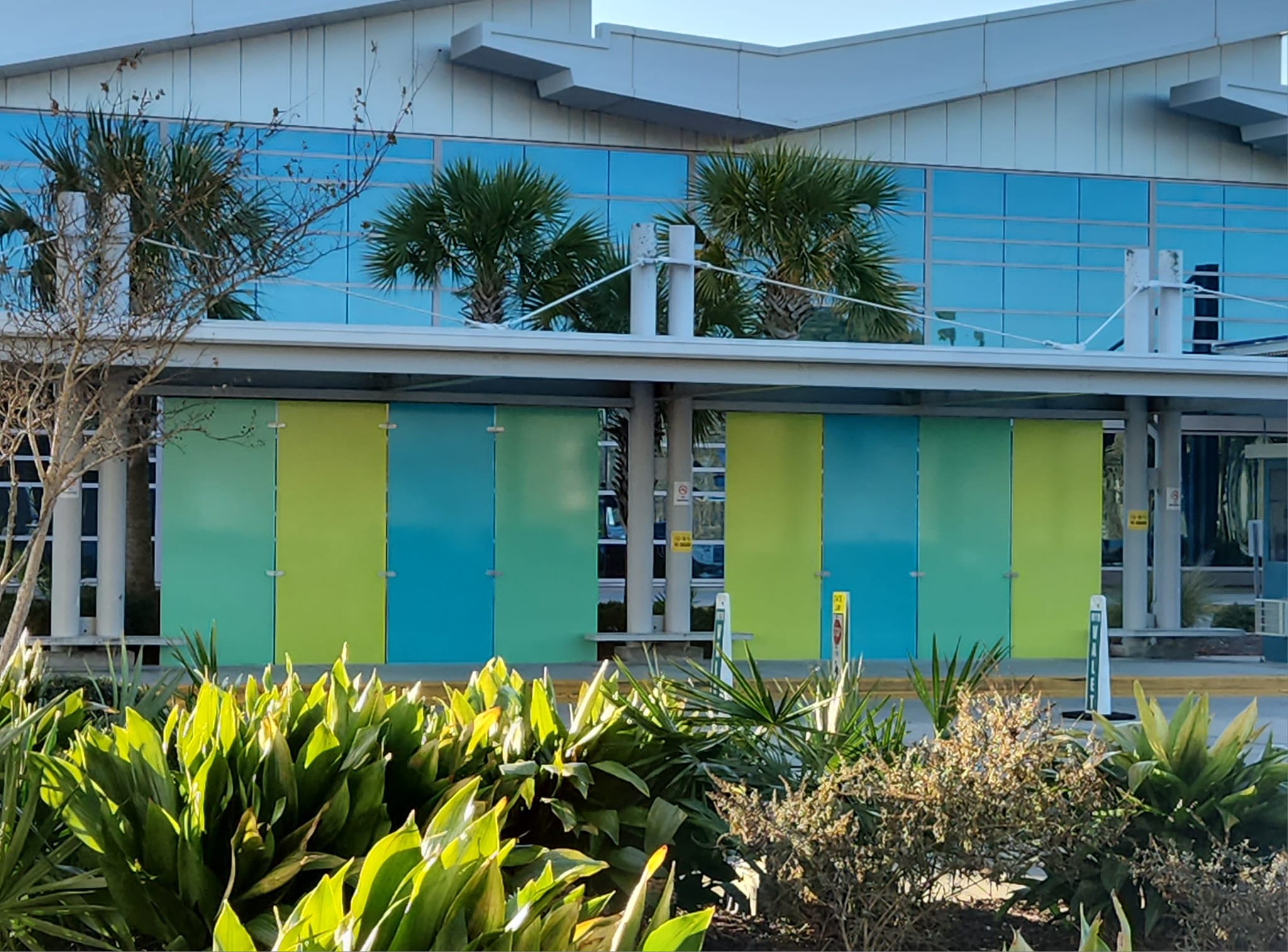 Color / Signage - MB SHOWCASE